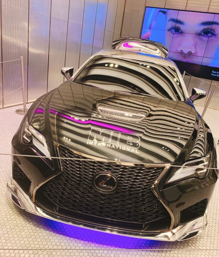 Lexus & Men In Black Movie | Trendy Latina